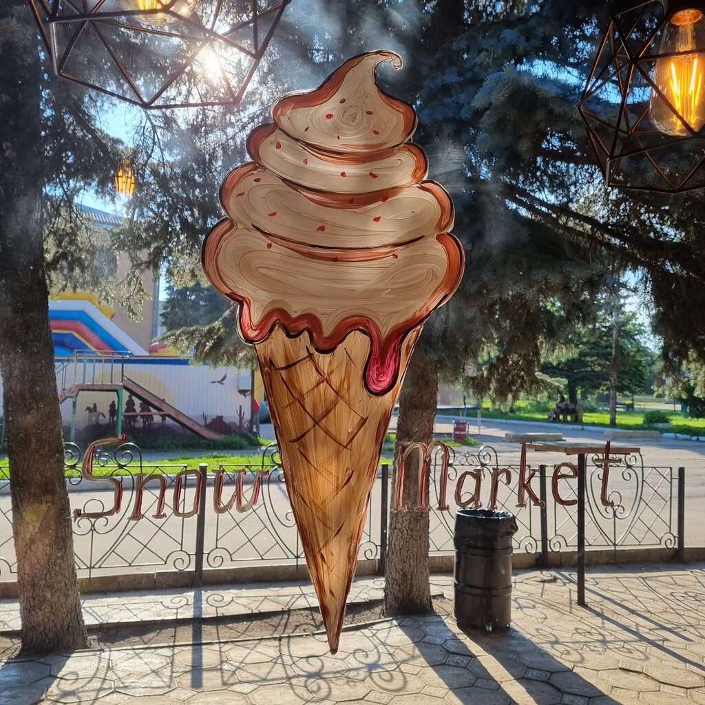 Market SnowMarket, Snezhnoe, foto