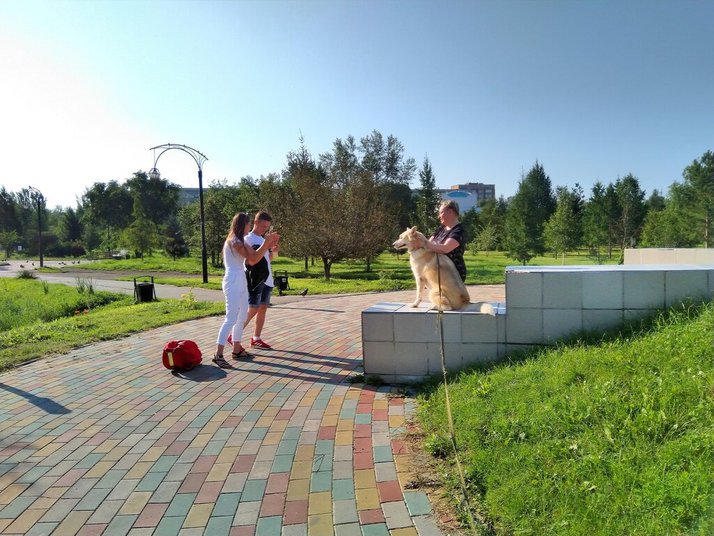 Park, sokak heykeli Добрый ангел мира, Abakan, foto