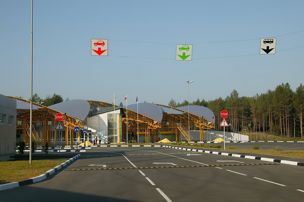 Gümrükler International automobile checkpoint Yagodin, Volyn oblastı, foto