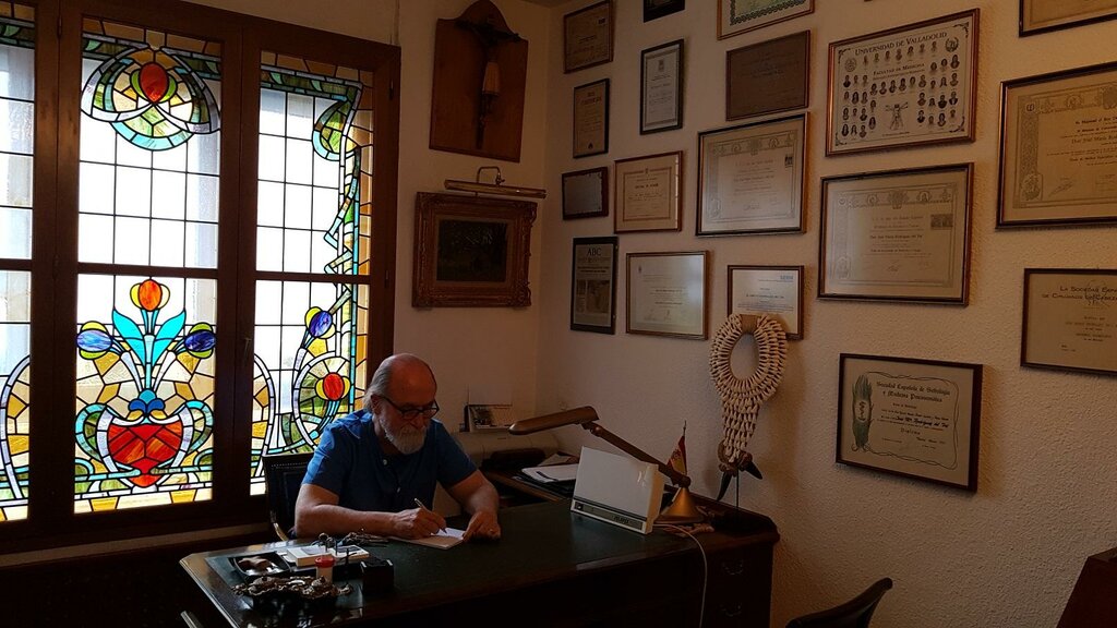 Özel ağız ve diş sağlığı klinikleri ve muayenehaneleri Cirujano Maxilofacial Dr. Rodríguez Del Val, Burgos, foto