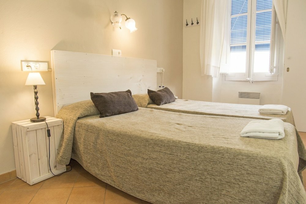 Konuk evi Hostal L'Estrella, Katalonya, foto