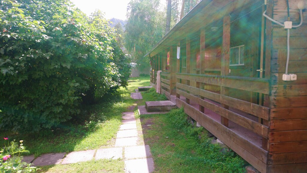 Resort oteller, tesisler Postoialiy Dvor, Altay Cumhuriyeti, foto