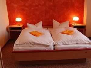 Landgasthof Am Park (Güterweg No:122, Crottendorf), otel  Saksonya'dan