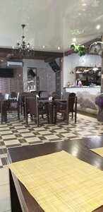 Medvezhy ugol (ulitsa Dobrolyubova No:7, Miass), kafe  Miass'tan