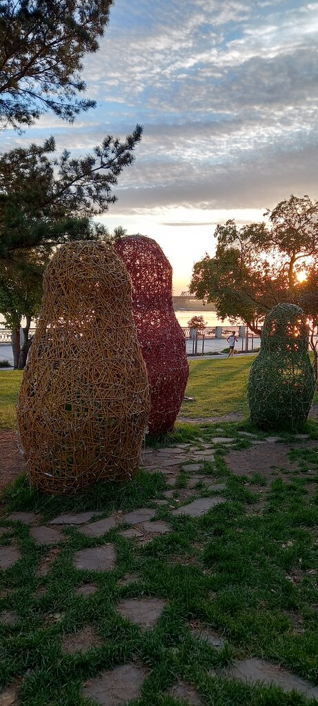 Park, sokak heykeli Матрёшки, Novosibirsk, foto