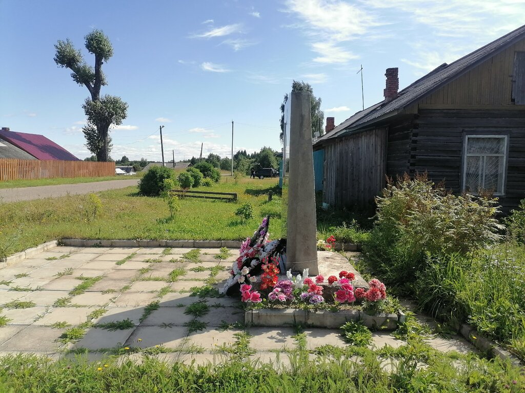 Anıt, heykel Жителям Евды участвовавшим в Великой Отечественной войне, Arhangelskaya oblastı, foto