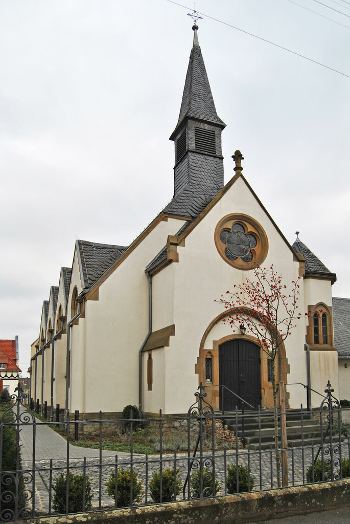 Dini dernekler Christuskirche mit Luthersaal - Evangelische Kirchengemeinde Triangelis Eltville-Erbach-Kiedrich, Hesse, foto