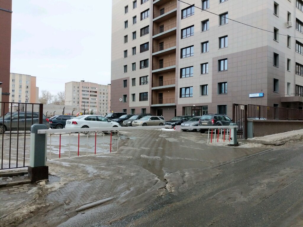 Otoparklar Автомобильная парковка, Kirov, foto
