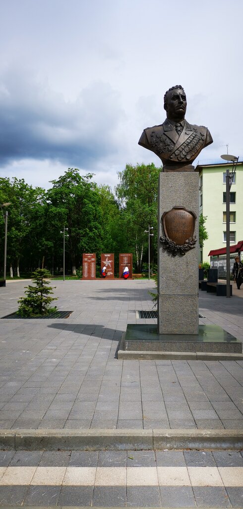 Anıt, heykel П.Ф. Батицкий, Balaşiha, foto