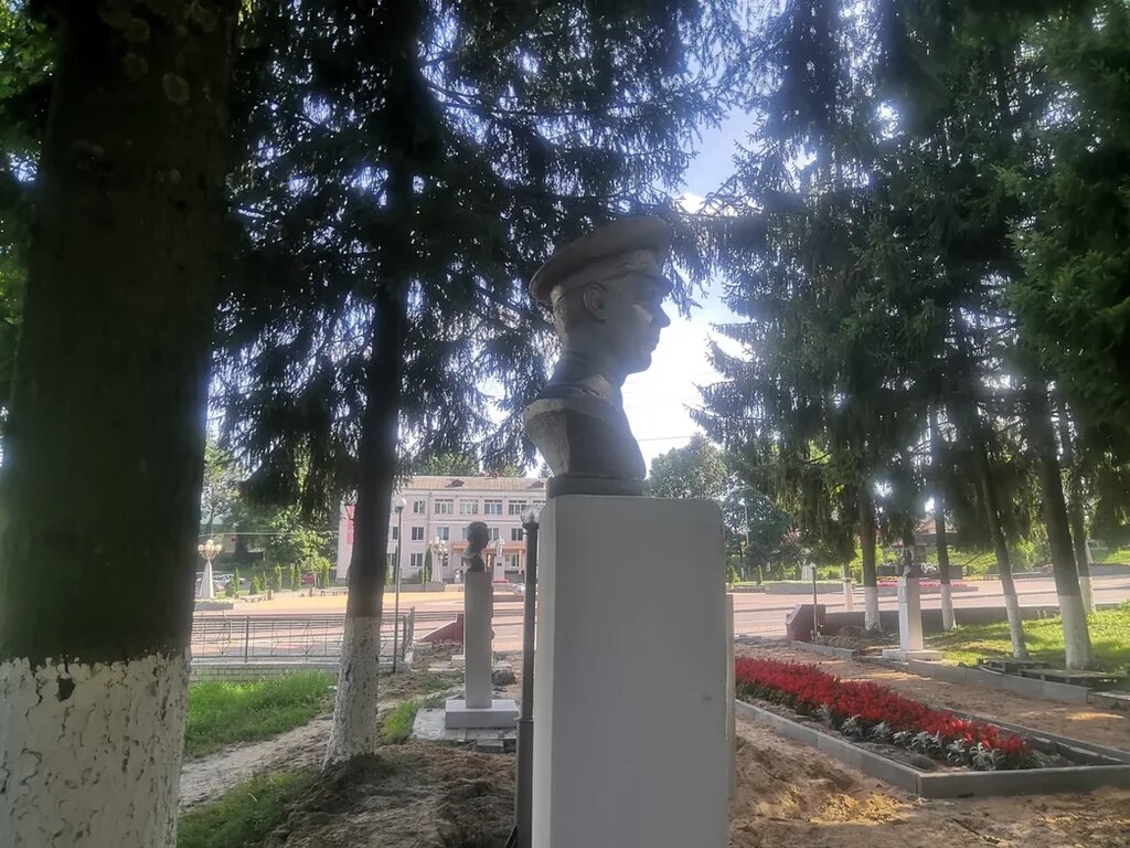 Anıt, heykel Бюст Героя Советского Союза И.Н. Лагутенко, Suraj, foto