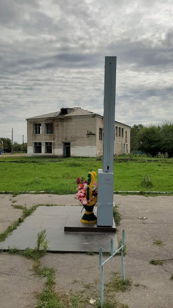 Anıt, heykel Воинам-односельчанам, павшим в годы Великой Отечественной войны, Amursk Bölgesi, foto
