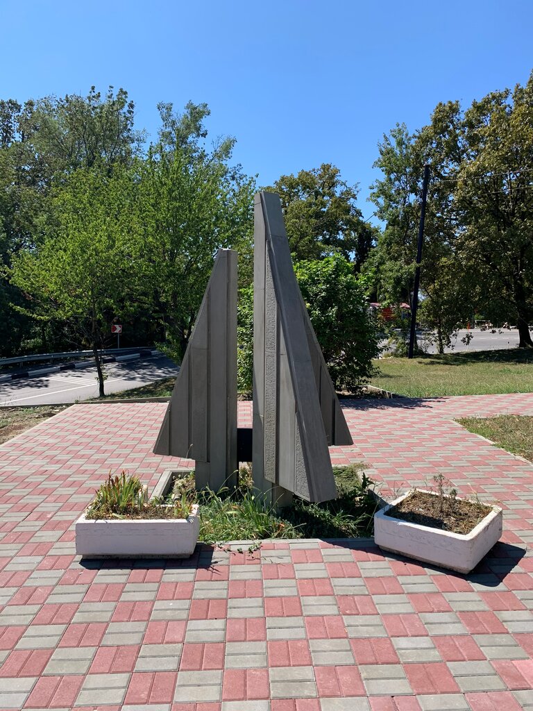 Anıt, heykel Памятный знак 195-му горно-вьючному минометному полку, Soçi, foto