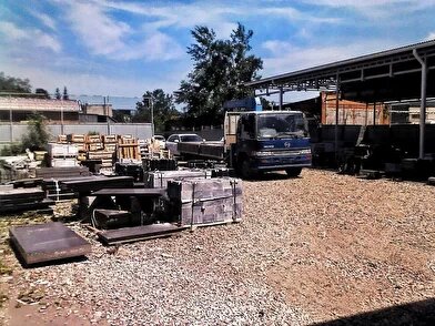 Heykel ve mezarlık taşı üreticileri Monumento, Beloreçensk, foto