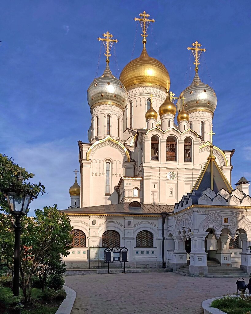 Ortodoks kiliseleri Sobor Rozhdestva Presvyatoy Bogoroditsy v Zachatyevskom monastyre, Moskova, foto