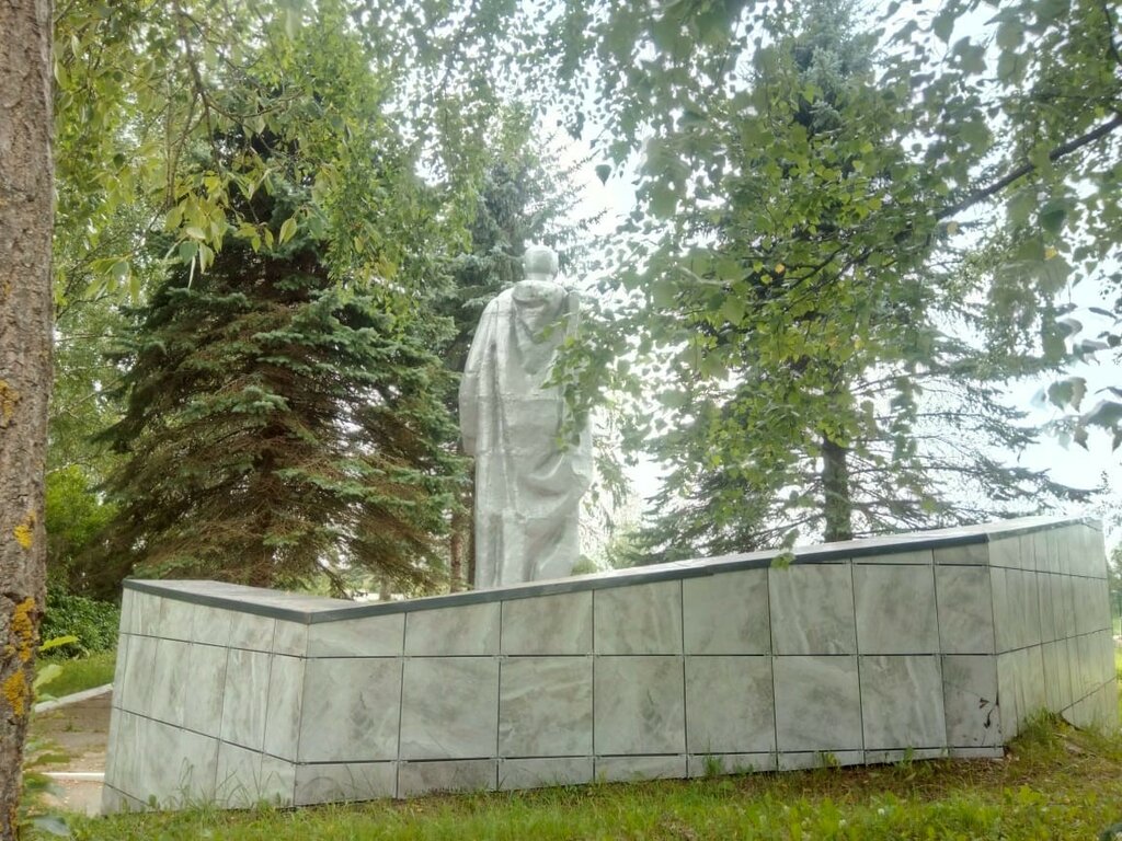 Anıt, heykel World War II Memorial to fallen fighters, Yaroslavskaya oblastı, foto