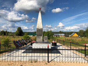 Воинам-землякам, погибшим на фронтах Великой Отечественной войны (Archangel Region, Vilegodskiy munitsipalny okrug, derevnya Bykovo), anıt, heykel  Arhangelskaya oblastından