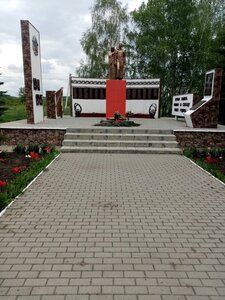 Военно-мемориальный комплекс Великой Отечественной войны 1941-1945 гг. (Tambov Region, Znamenskiy munitsipalny okrug, selo Nikolskoye), anıt, heykel  Tambovskaya oblastından