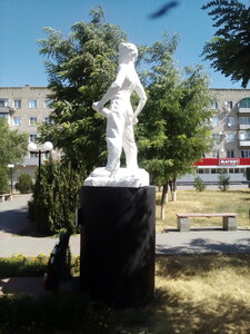 Пионер-герой Миша Романов (Volgograd Region, Kotelnikovo, Komsomolskiy park), anıt, heykel  Kotelnikovo'dan