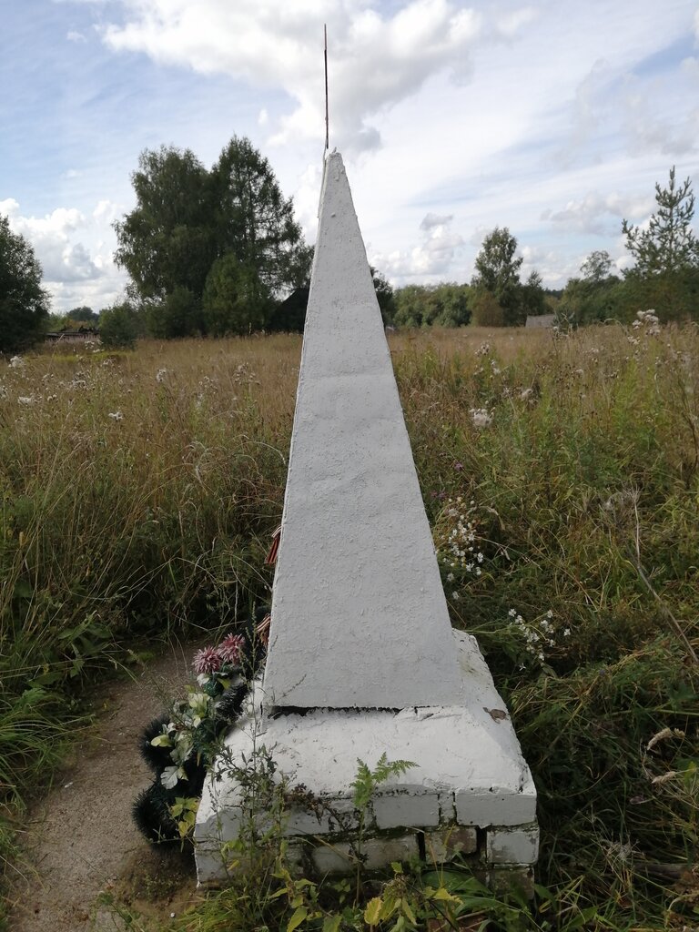 Anıt, heykel Обелиск воинам, погибшим в годы Великой Отечественной войны, Kostromskaya oblastı, foto