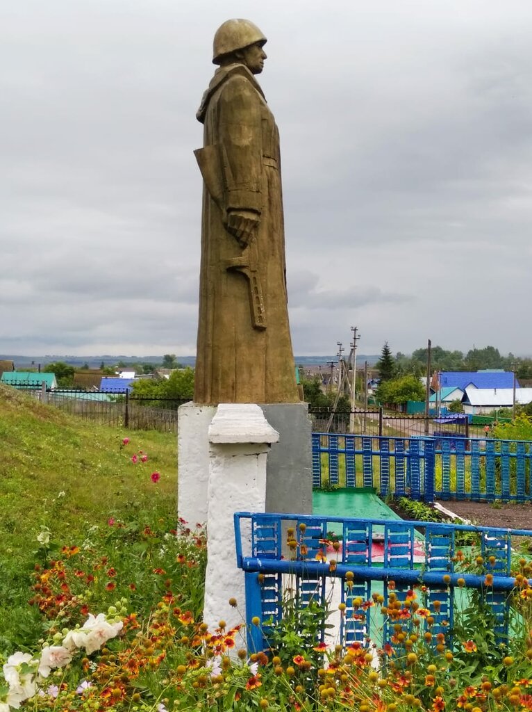 Anıt, heykel Павшим односельчанам в Великой Отечественной войне, Başkurdistan, foto