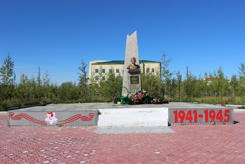 Anıt, heykel Ф.М. Охлопков, Saha Cumhuriyeti (Yakutistan), foto