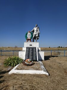 Братская могила советских воинов, погибших в период Сталинградской битвы (Volgograd Region, Frolovskiy rayon, Ternovskoye selskoye poseleniye, khutor Amelino), anıt, heykel  Volgogradskaya oblastından