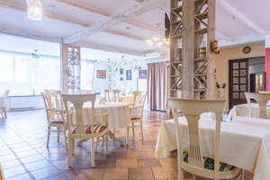 Ostrov-Park (ulitsa 25 Oktyabrya No:28, Ostrov), restoran  Ostrov'dan