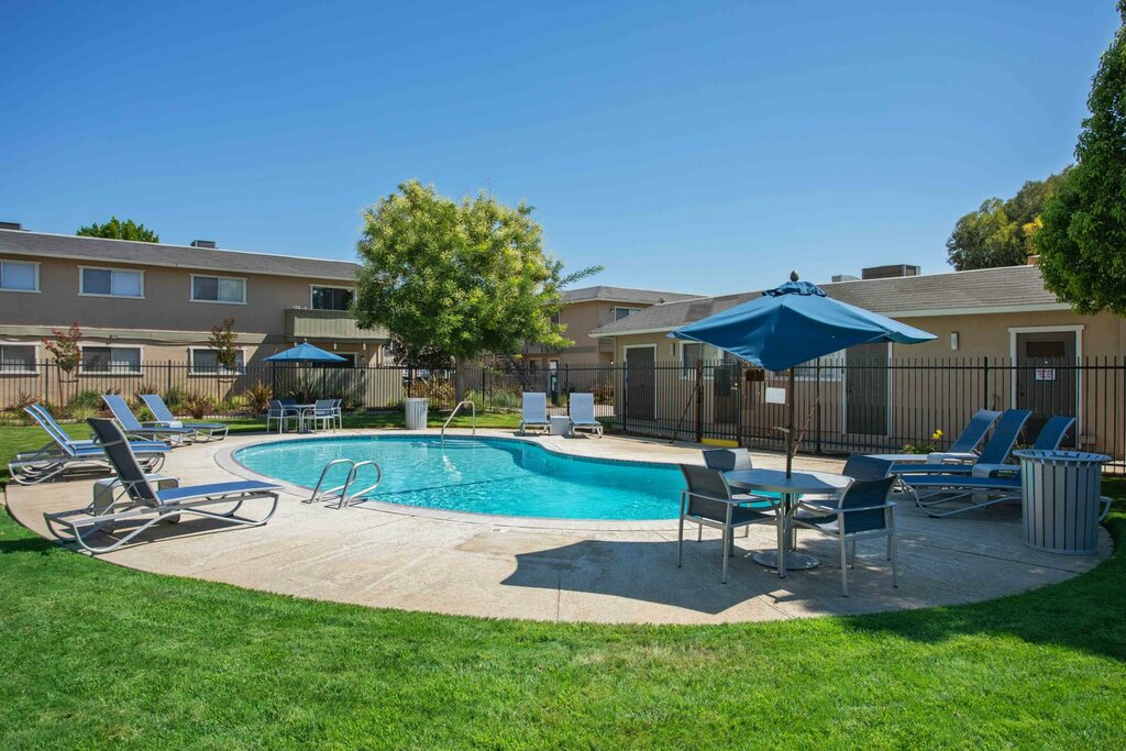 Emlak ofisi Village Ceres Apartments, Modesto, foto