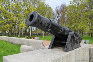 Memorial Noon Cannon (St. Petersburg, Kronshtadt, old part of Kronstadt), teknoloji anıtı  Kronstadt'tan