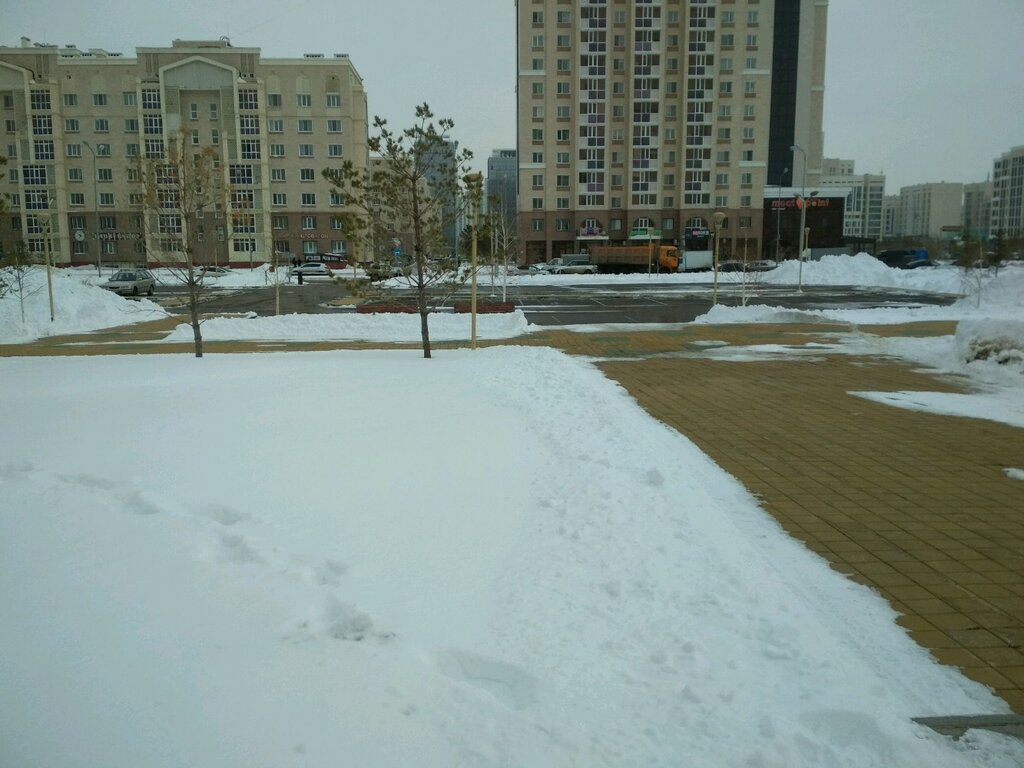 Otoparklar Parking lot, Astana, foto
