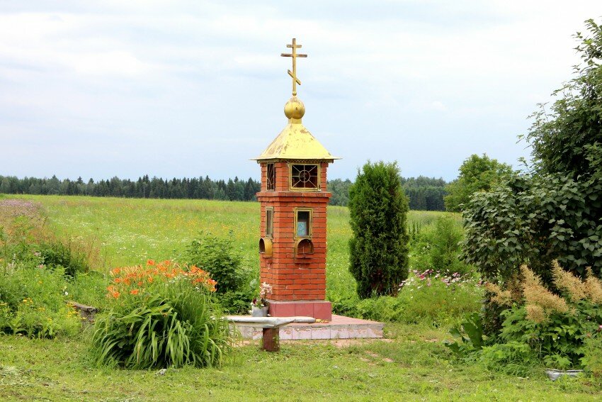 Şapel, haç anıtı Часовня иконы Божией матери Неопалимая купина, Kirovskaya oblastı, foto