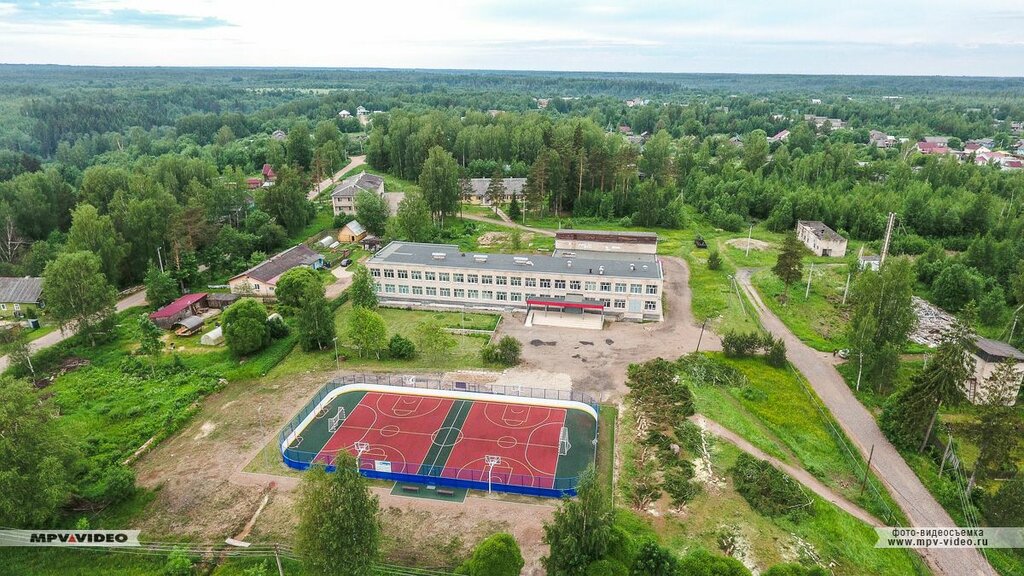 Ortaokul Nebolchinskaya Srednyaya Obshcheobrazovatelnaya shkola, Novgorodskaya oblastı, foto