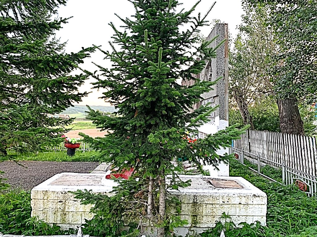 Anıt, heykel Памятник Великой Отечественной войне, Krasnoyarski krayı, foto