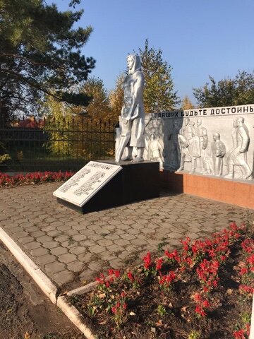 Anıt, heykel Памятник Великой Отечественной войне Родина - мать, Orenburgskaya oblastı, foto