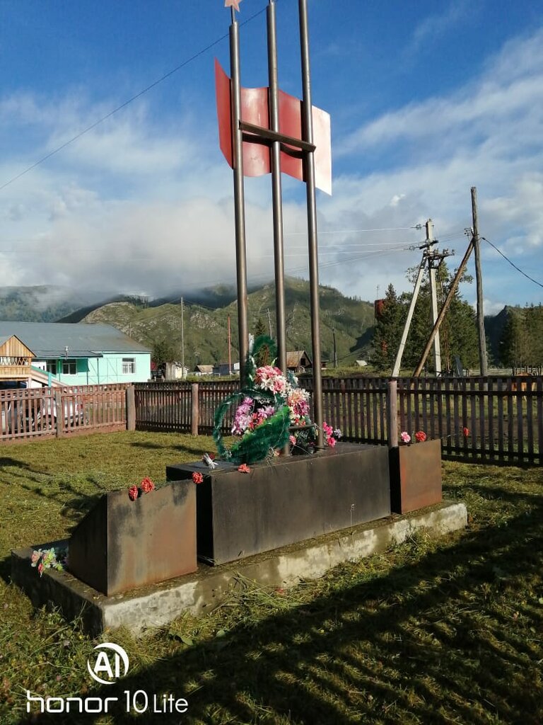 Anıt, heykel Обелиск Славы погибшим в ВОВ, Altay Cumhuriyeti, foto