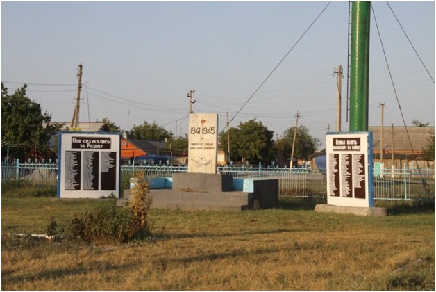 Anıt, heykel Односельчанам, погибшим в Великой Отечественной войне 1941-1945 гг., Çeçen Cumhuriyeti, foto