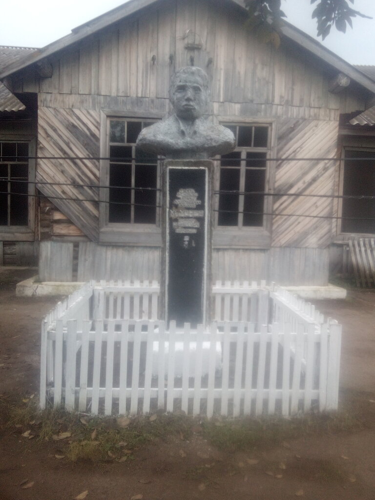 Anıt, heykel Герой Советского Союза Ф.М. Хлуднев, Zabaykalski krayı, foto