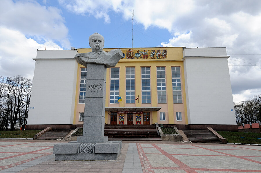 Anıt, heykel Тарас Григорьевич Шевченко, Korosten, foto