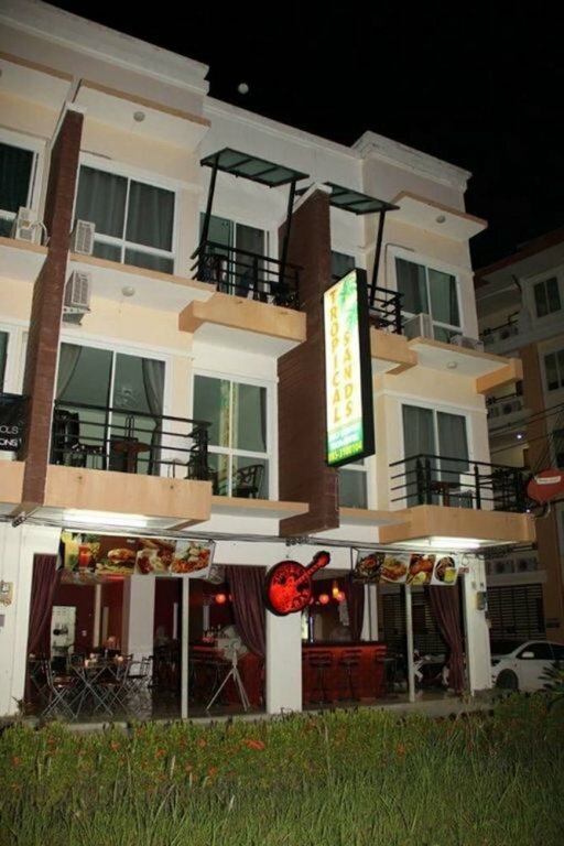 Otel Tropical Sands Sport Bar & Guest House, Phuket Eyaleti, foto