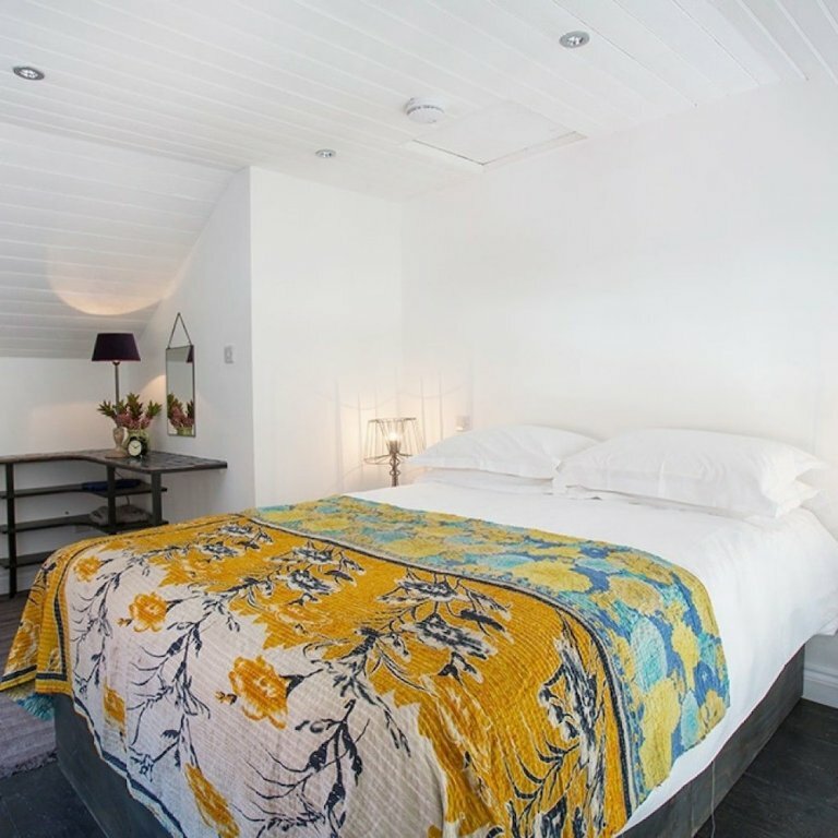 Otel Two Bare Feet, İngiltere, foto