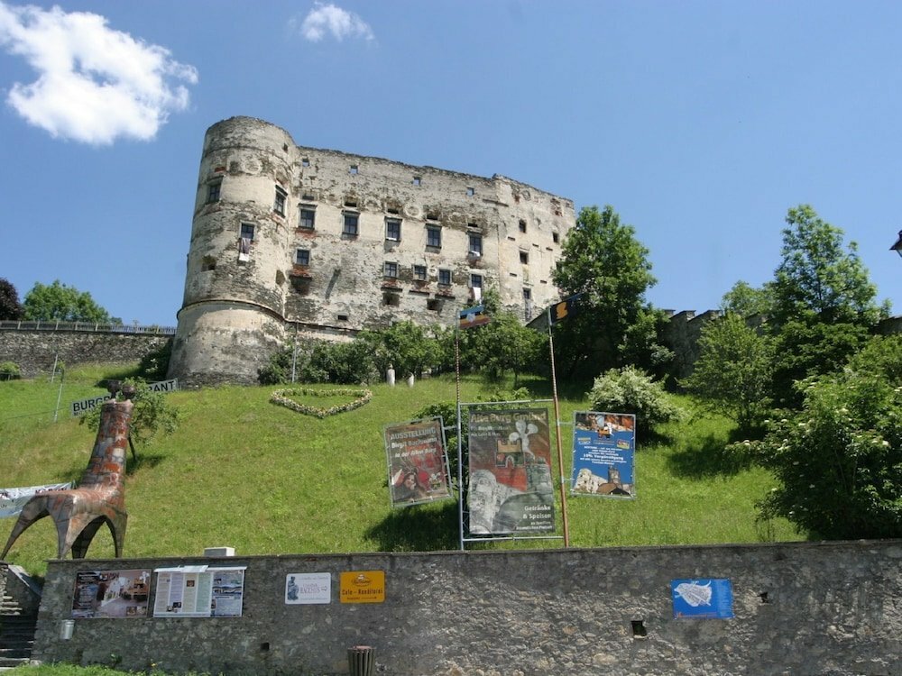Otel Comfortable Apartment in Lungau Valley with Hot Tub, Dünya, foto