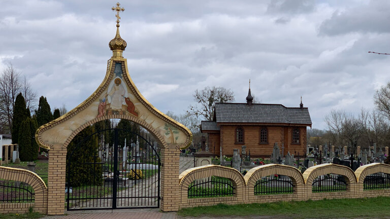 Şapel, haç anıtı Cemetery Chapel of the Resurrection of Christ, Terespol, foto