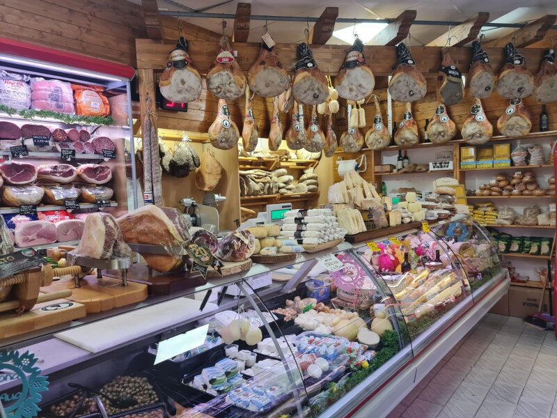 Alışveriş merkezleri Macelleria Angione, Cassino, foto