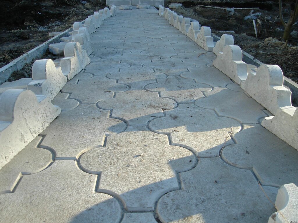 Kaldırım taşları ChinPoChiny, Bor, foto