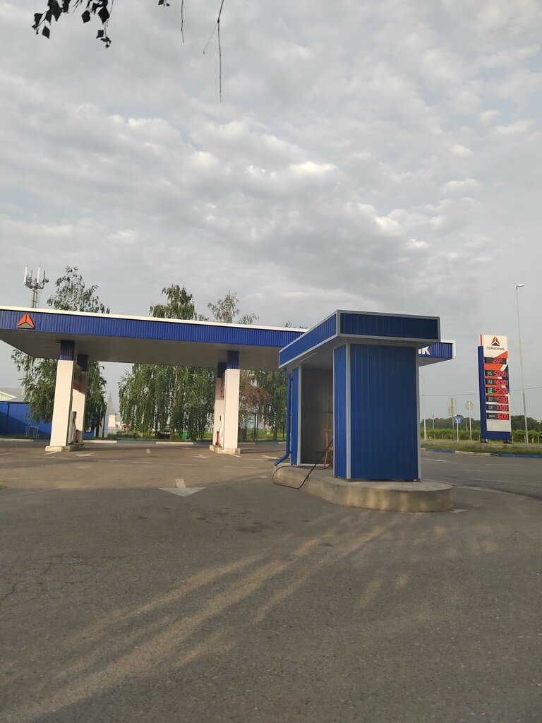 Benzin istasyonu Petrol Germenchik, Kabardino‑Balkarya, foto