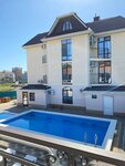 Villa u Morya (ulitsa Mira No:94/27, selo Vityazevo), otel  Krasnodarski krayından