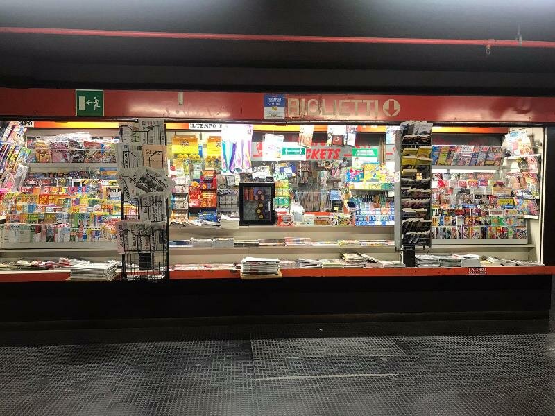 Gazete ve dergiler Edicola Zelo, Milano, foto