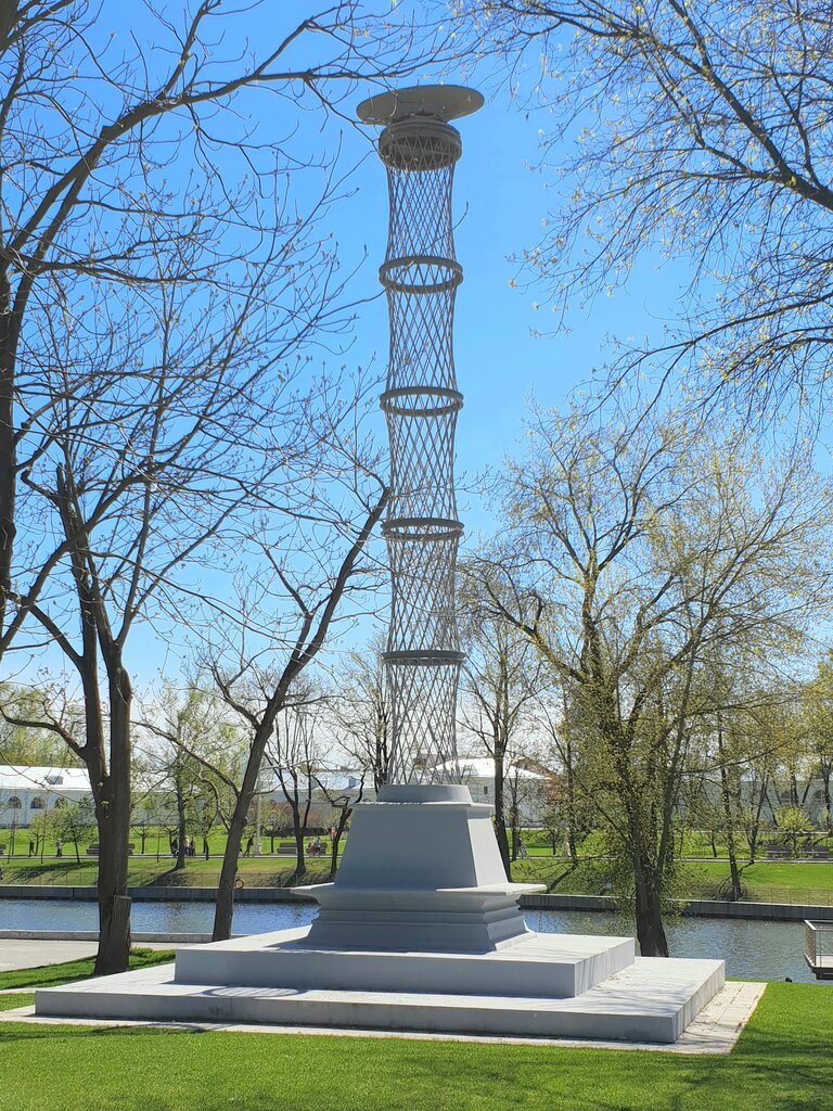 Sokak sanatı Башня-колонна Эль Лисицкого, Moskova, foto
