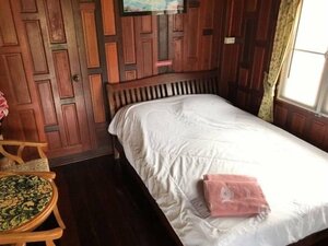 Ruenthai Rimnam Resort Suratthani (Surat Thani, 120/17 Sriwichai 26 Soi 7, T. Makham Tie, Muang), otel  Surat Thani'den