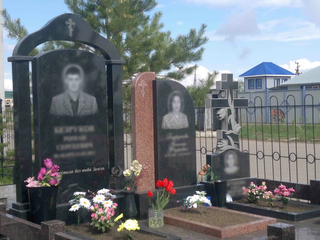 Heykel ve mezarlık taşı üreticileri Pamyatniki, Samara, foto